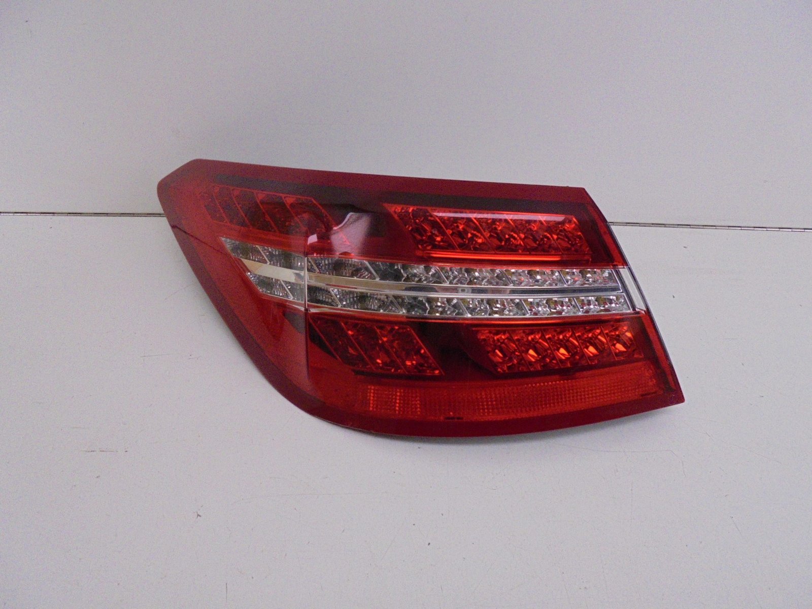E-KLASSE COUPE W207 ACHTERLICHT LINKS A2078200164 BARST - JLParts